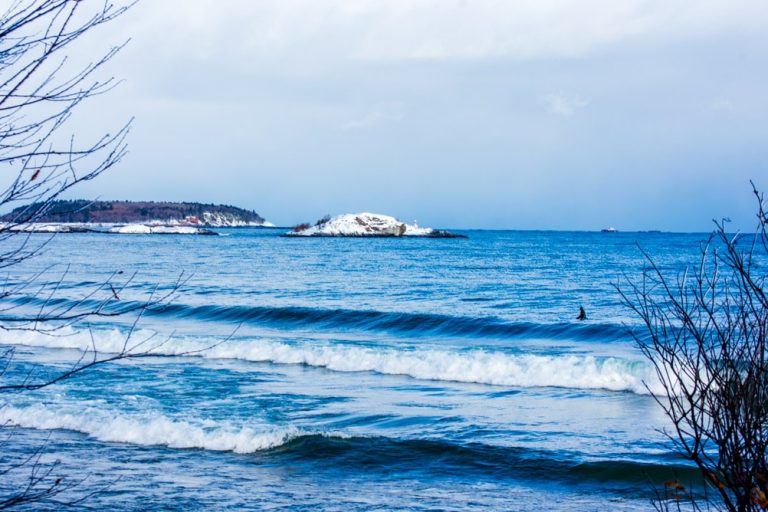 Surfing in Michigan: Best Great Lakes Surfing Guide (2025)